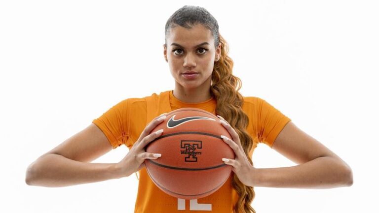 Rae Burrell Biography, Age, Wiki, Height, Boyfriend, Salary and Net Worth